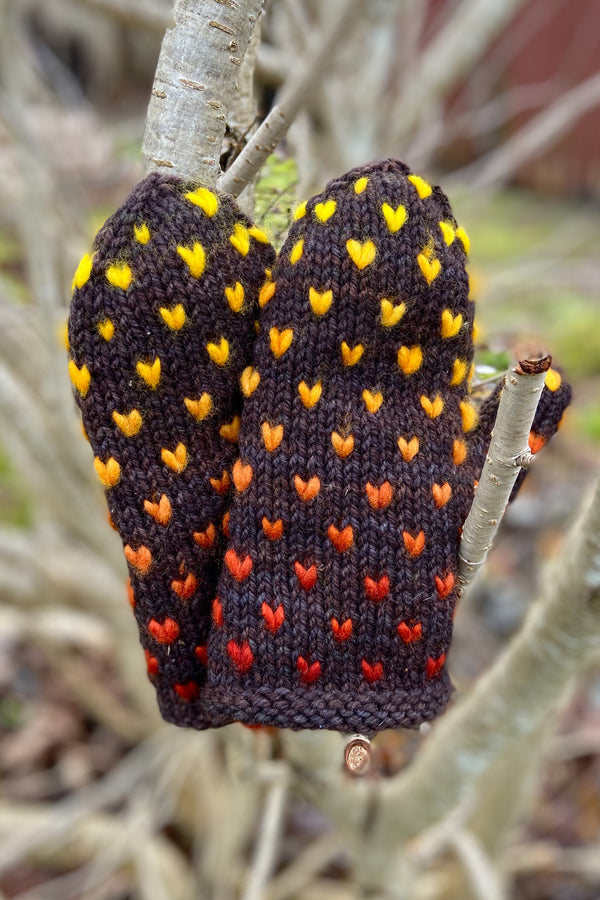 Heart's Delight fancy thrummed mittens knitting pattern - Sweet Paprika ...