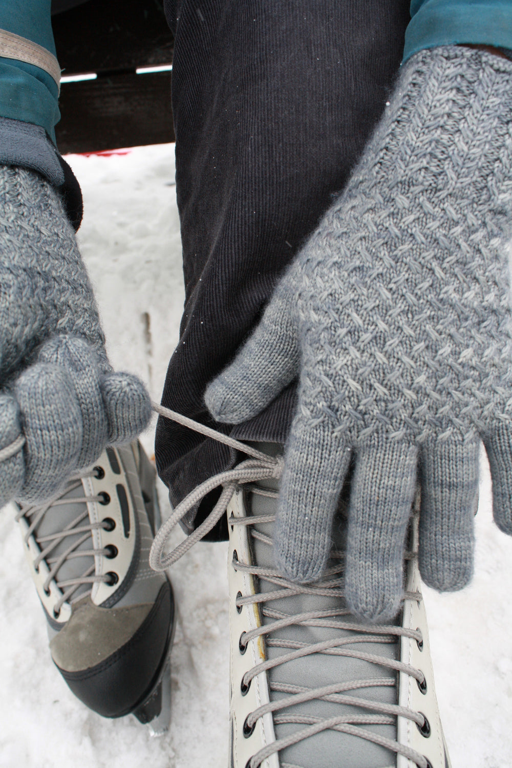 Lanark gloves knitting pattern - Sweet Paprika